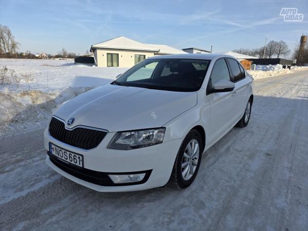 White Skoda Octavia 2016 in Kretinga, with an engine capacity of 1.60 L and mileage of 225 thousand km for 4900 €, photo 9 on AUTOMOTO.COM.LV