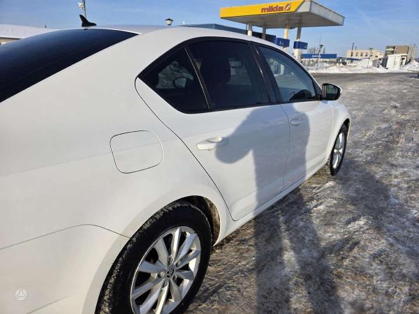 White Skoda Octavia 2016 in Kretinga, with an engine capacity of 1.60 L and mileage of 223 thousand km for 4950 €, photo 3 on AUTOMOTO.COM.LV