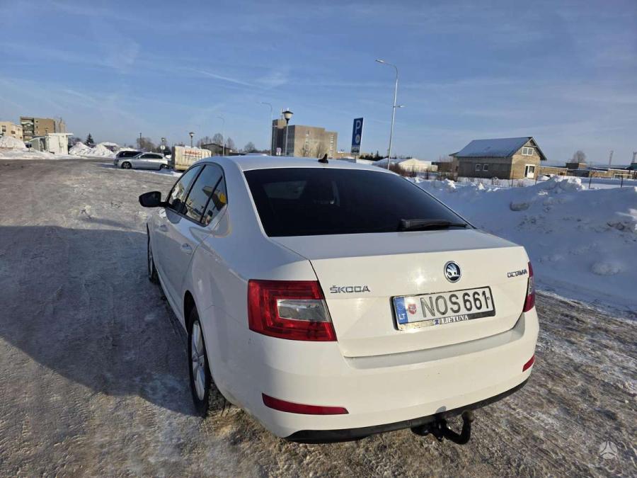 White Skoda Octavia 2016 in Kretinga, with an engine capacity of 1.60 L and mileage of 223 thousand km for 4950 €, photo 6 on AUTOMOTO.COM.LV