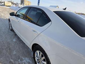 White Skoda Octavia 2016 in Kretinga, with an engine capacity of 1.60 L and mileage of 223 thousand km for 4950 €, photo 7 on AUTOMOTO.COM.LV