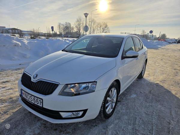 White Skoda Octavia 2016 in Kretinga, with an engine capacity of 1.60 L and mileage of 223 thousand km for 4950 €, photo 8 on AUTOMOTO.COM.LV