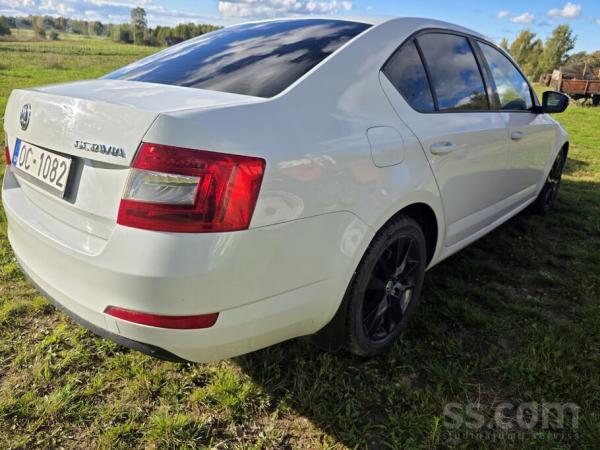 White Skoda Octavia 2016 in Rezekne, with an engine capacity of 1.60 L and mileage of 362 thousand km for 2500 €, photo 5 on AUTOMOTO.COM.LV