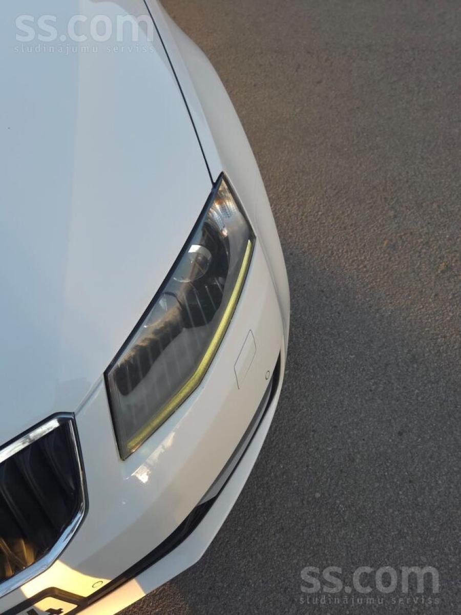 White Skoda Octavia 2017 in Ogre, with an engine capacity of 1.60 L and mileage of 263 thousand km for 8850 €, photo 4 on AUTOMOTO.COM.LV