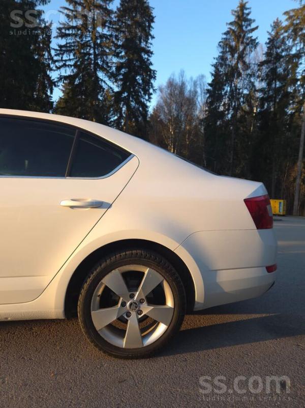 White Skoda Octavia 2017 in Ogre, with an engine capacity of 1.60 L and mileage of 263 thousand km for 8850 €, photo 6 on AUTOMOTO.COM.LV