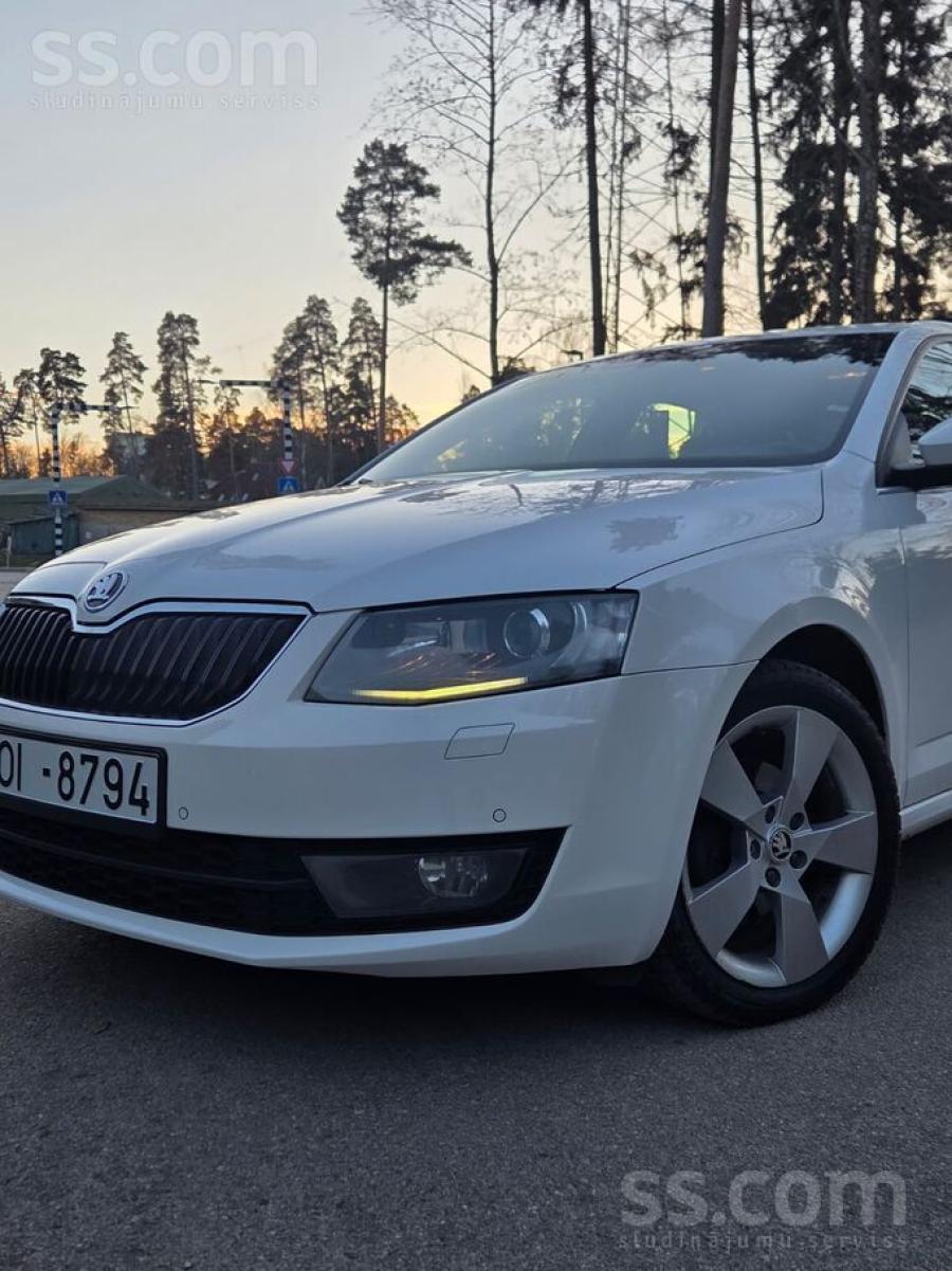 White Skoda Octavia 2017 in Ogre, with an engine capacity of 1.60 L and mileage of 263 thousand km for 8850 €, photo 9 on AUTOMOTO.COM.LV
