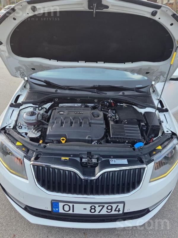 White Skoda Octavia 2017 in Ogre, with an engine capacity of 1.60 L and mileage of 263 thousand km for 8850 €, photo 10 on AUTOMOTO.COM.LV