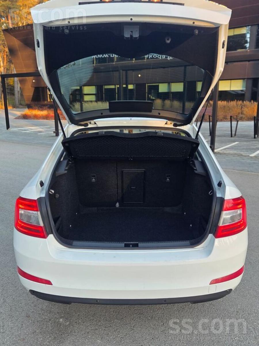 White Skoda Octavia 2017 in Ogre, with an engine capacity of 1.60 L and mileage of 263 thousand km for 8850 €, photo 17 on AUTOMOTO.COM.LV