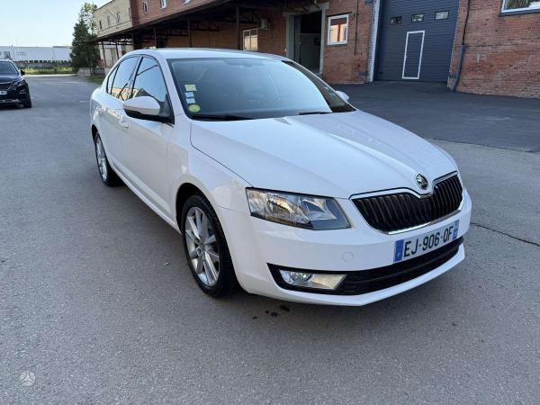 White Skoda Octavia 2017 in Alytus, with an engine capacity of 1.60 L and mileage of 150 thousand km for 7900 €, photo 2 on AUTOMOTO.COM.LV