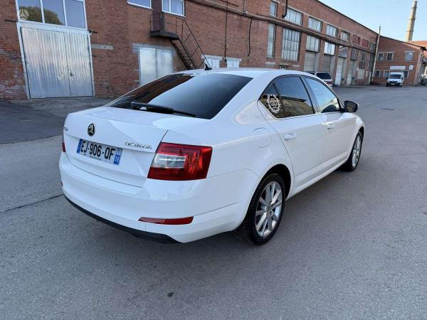 White Skoda Octavia 2017 in Alytus, with an engine capacity of 1.60 L and mileage of 150 thousand km for 7900 €, photo 4 on AUTOMOTO.COM.LV