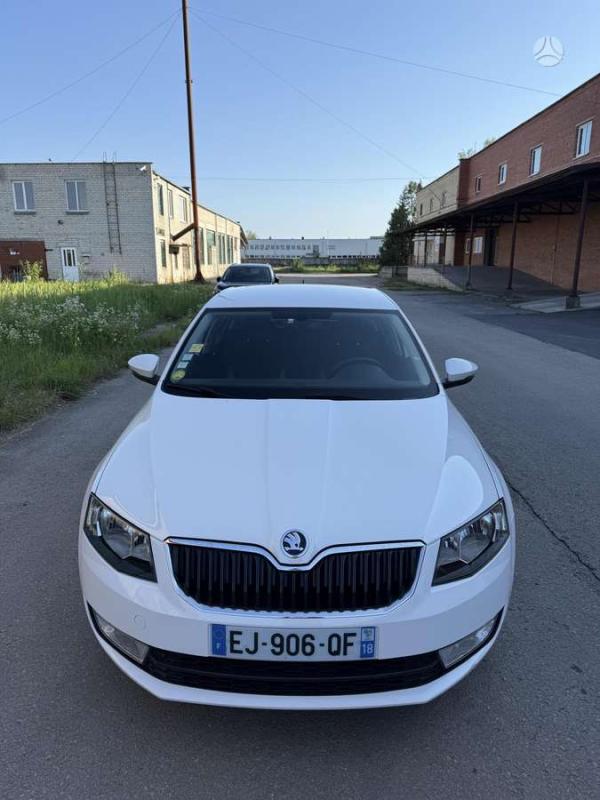 White Skoda Octavia 2017 in Alytus, with an engine capacity of 1.60 L and mileage of 150 thousand km for 7900 €, photo 10 on AUTOMOTO.COM.LV
