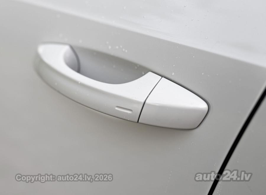 White Skoda Octavia 2017 in Tallinn, with an engine capacity of 1.80 L and mileage of 154 thousand km for 12500 €, photo 25 on AUTOMOTO.COM.LV
