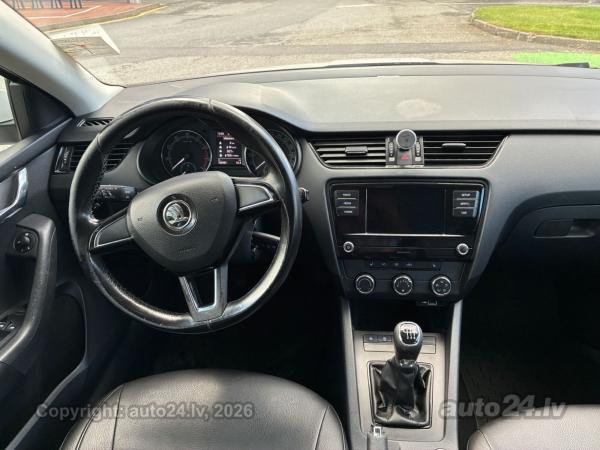 White Skoda Octavia 2018 in Tallinn, with an engine capacity of 1.00 L and mileage of 338 thousand km for 4490 €, photo 7 on AUTOMOTO.COM.LV