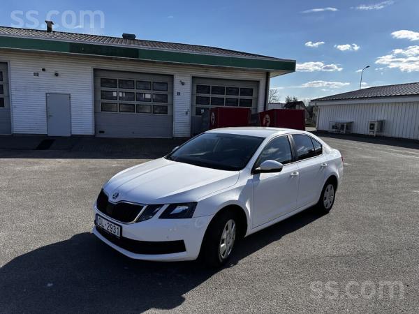 White Skoda Octavia 2018 in Riga, with an engine capacity of 1.60 L and mileage of 358 thousand km for 5900 €, photo 2 on AUTOMOTO.COM.LV