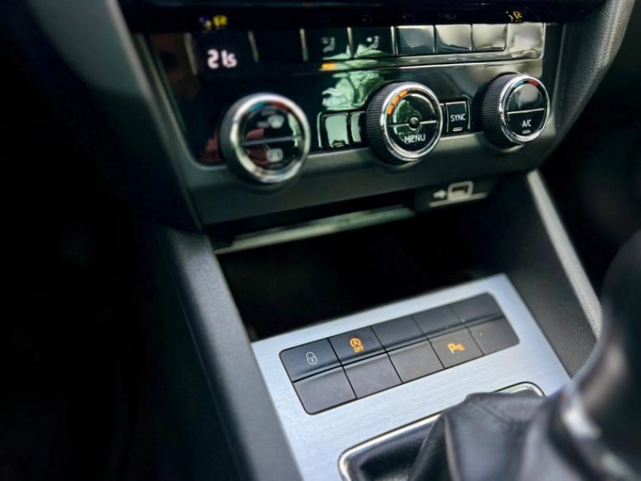 Белый Шкода Октавия 2018 в Рига, объемом двигателя 1.60 л и пробегом 136 тыс. км за 9950 €, фото 16 на AUTOMOTO.COM.LV