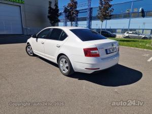 Белый Шкода Октавия 2018 в Таллин, объемом двигателя 1.00 л и пробегом 155 тыс. км за 9900 €, фото 4 на AUTOMOTO.COM.LV