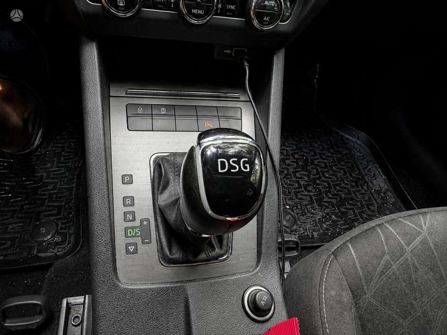 Белый Шкода Октавия 2018 в Мажейкяй, объемом двигателя 1.60 л и пробегом 282 тыс. км за 7450 €, фото 9 на AUTOMOTO.COM.LV