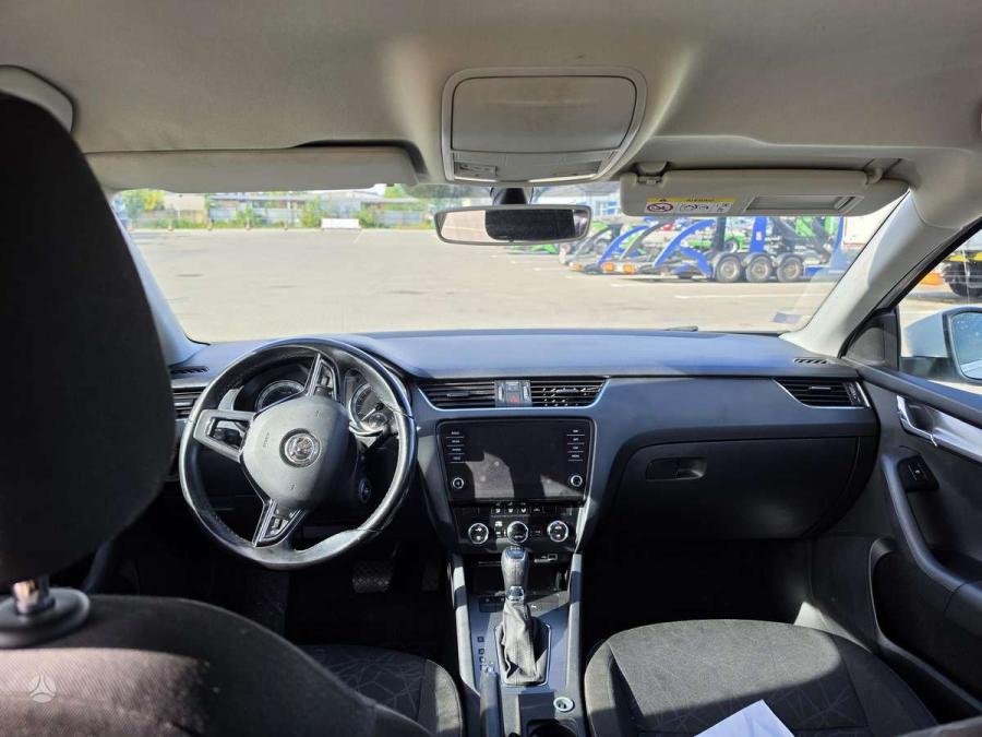 Белый Шкода Октавия 2018 в Таураге, объемом двигателя 1.60 л и пробегом 260 тыс. км за 6900 €, фото 7 на AUTOMOTO.COM.LV