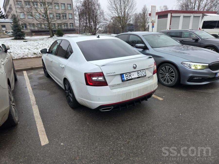 White Skoda Octavia 2018 in Riga, with an engine capacity of 2.00 L and mileage of 270 thousand km for 12000 €, photo 5 on AUTOMOTO.COM.LV