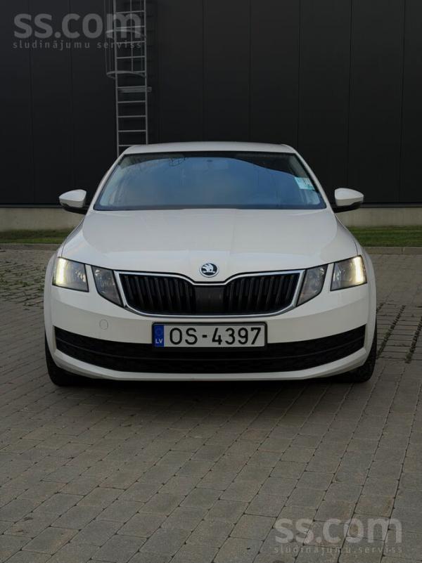 White Skoda Octavia 2018 in Riga, with an engine capacity of 1.60 L and mileage of 270 thousand km for 8600 €, photo 3 on AUTOMOTO.COM.LV