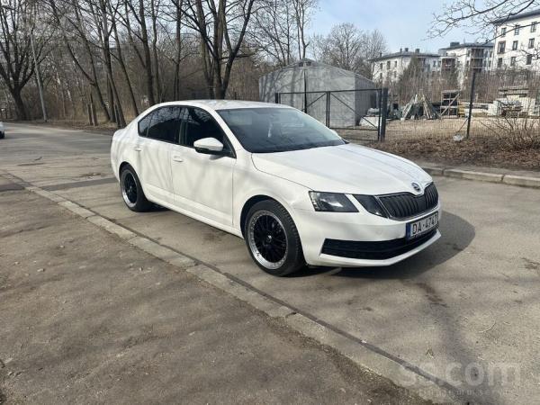 White Skoda Octavia 2019 in Riga, with an engine capacity of 1.60 L and mileage of 276 thousand km for 8800 €, photo 2 on AUTOMOTO.COM.LV