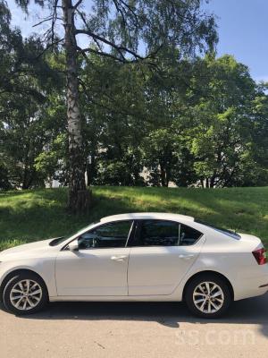 White Skoda Octavia 2019 in Riga, with an engine capacity of 1.60 L and mileage of 211 thousand km for 8700 €, photo 4 on AUTOMOTO.COM.LV