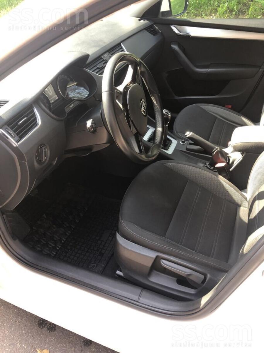 White Skoda Octavia 2019 in Riga, with an engine capacity of 1.60 L and mileage of 211 thousand km for 8700 €, photo 8 on AUTOMOTO.COM.LV