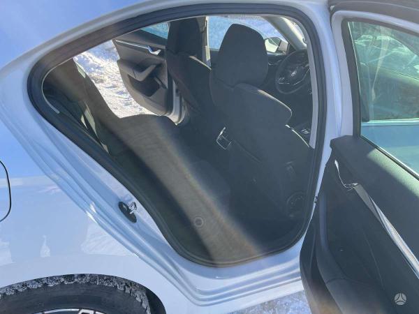 White Skoda Octavia 2020 in Kedainiai, with an engine capacity of 2.00 L and mileage of 90 thousand km for 14500 €, photo 11 on AUTOMOTO.COM.LV