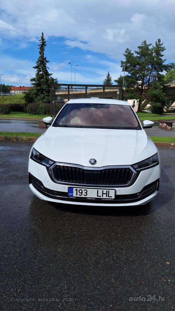 White Skoda Octavia 2020 in Johvi, with an engine capacity of 1.50 L and mileage of 101 thousand km for 15999 €, photo 4 on AUTOMOTO.COM.LV
