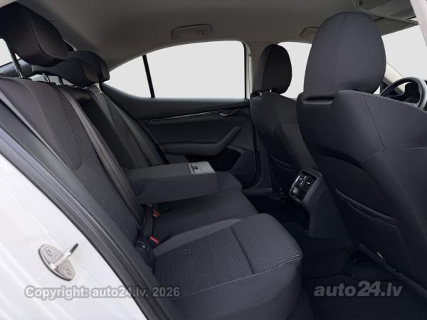 White Skoda Octavia 2020 in Parnu, with an engine capacity of 2.00 L and mileage of 132 thousand km for 15900 €, photo 7 on AUTOMOTO.COM.LV
