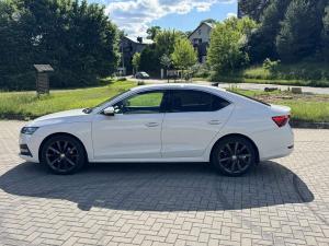 White Skoda Octavia 2020 in Vilnius, with an engine capacity of 1.97 L and mileage of 128 thousand km for 16000 €, photo 4 on AUTOMOTO.COM.LV