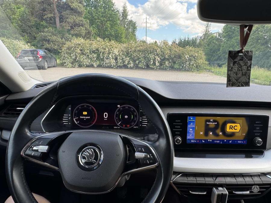 White Skoda Octavia 2020 in Vilnius, with an engine capacity of 1.97 L and mileage of 128 thousand km for 16000 €, photo 6 on AUTOMOTO.COM.LV