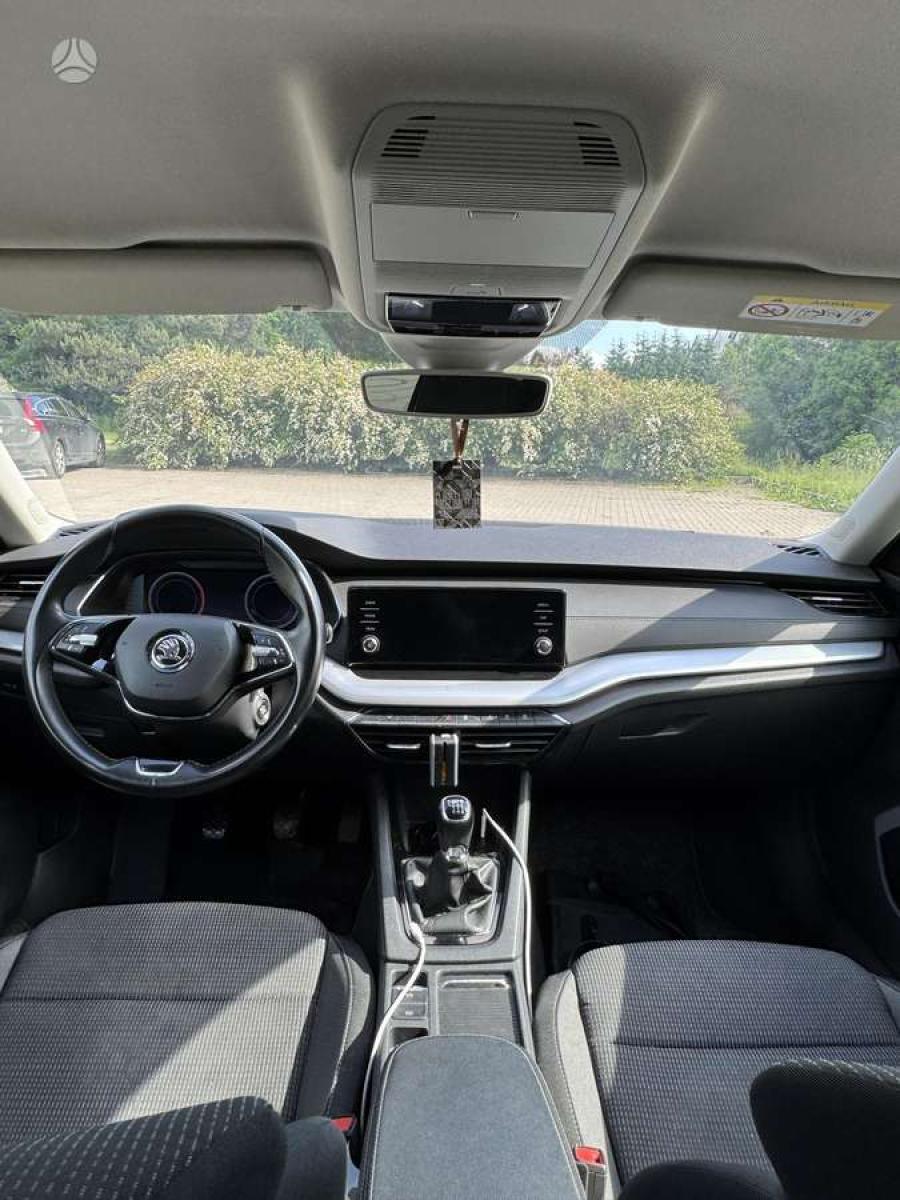 White Skoda Octavia 2020 in Vilnius, with an engine capacity of 1.97 L and mileage of 128 thousand km for 16000 €, photo 7 on AUTOMOTO.COM.LV