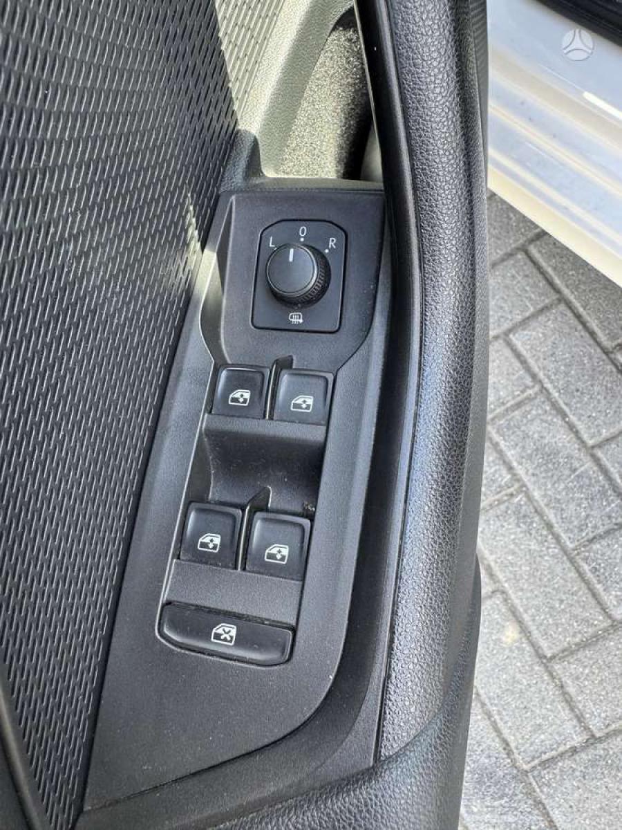 White Skoda Octavia 2020 in Vilnius, with an engine capacity of 1.97 L and mileage of 128 thousand km for 16000 €, photo 9 on AUTOMOTO.COM.LV