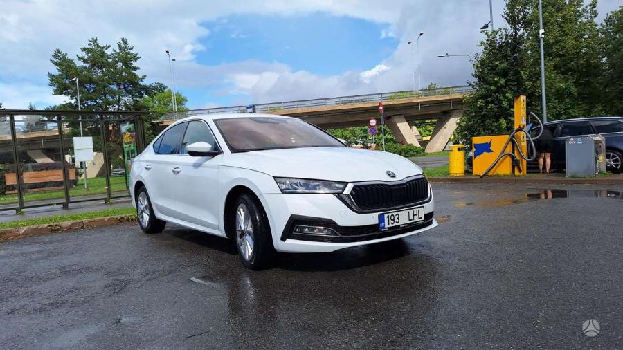 White Skoda Octavia 2020 in Narva, with an engine capacity of 1.50 L and mileage of 108 thousand km for 14444 €, photo 3 on AUTOMOTO.COM.LV