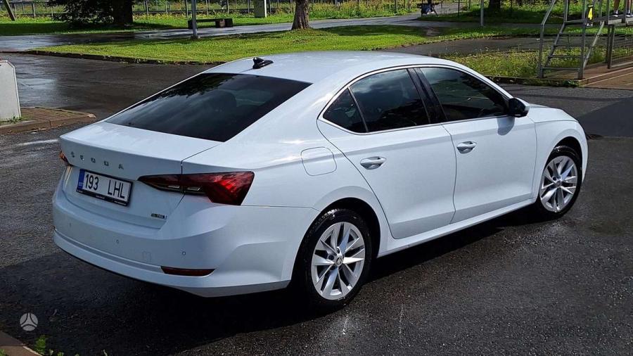 White Skoda Octavia 2020 in Narva, with an engine capacity of 1.50 L and mileage of 108 thousand km for 14444 €, photo 6 on AUTOMOTO.COM.LV