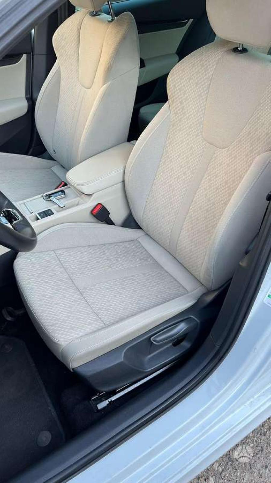 White Skoda Octavia 2020 in Narva, with an engine capacity of 1.50 L and mileage of 108 thousand km for 14444 €, photo 8 on AUTOMOTO.COM.LV