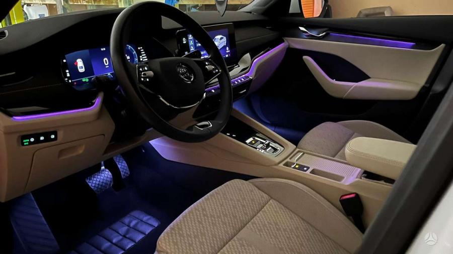 White Skoda Octavia 2020 in Narva, with an engine capacity of 1.50 L and mileage of 108 thousand km for 14444 €, photo 16 on AUTOMOTO.COM.LV