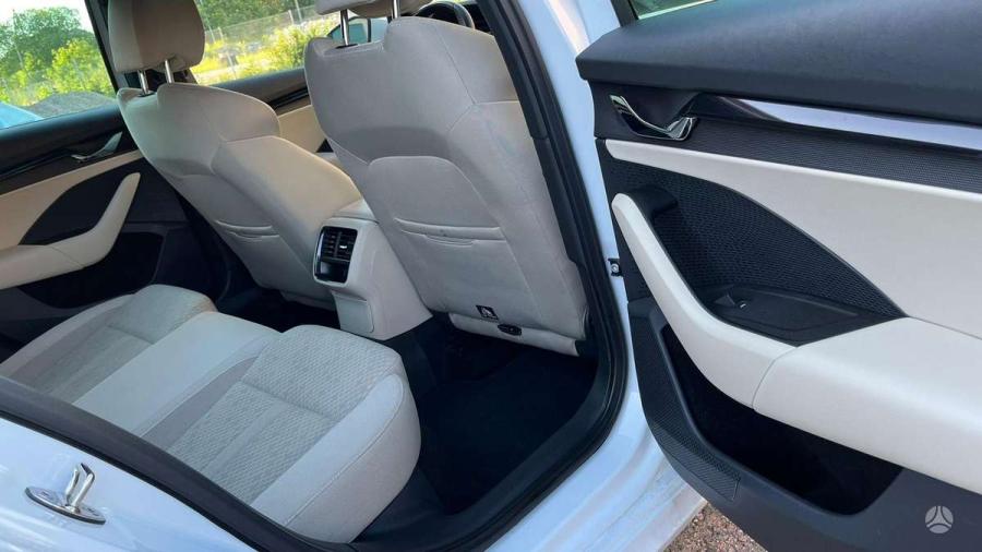White Skoda Octavia 2020 in Narva, with an engine capacity of 1.50 L and mileage of 108 thousand km for 14444 €, photo 21 on AUTOMOTO.COM.LV