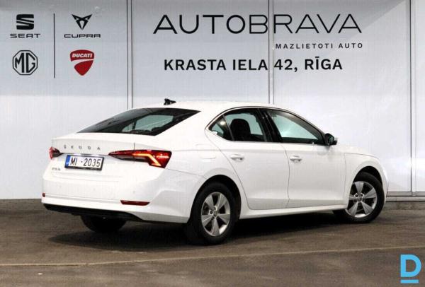 White Skoda Octavia 2021 in Riga, with an engine capacity of 2.00 L and mileage of 79 thousand km for 15100 €, photo 2 on AUTOMOTO.COM.LV
