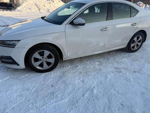 White Skoda Octavia 2021 in Klaipeda, with an engine capacity of 1.97 L and mileage of 162 thousand km for 13915 €, photo 3 on AUTOMOTO.COM.LV