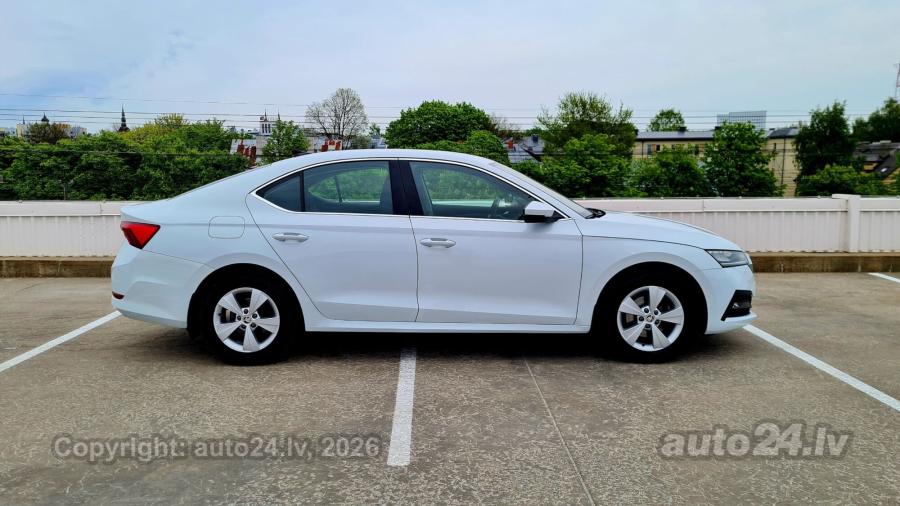 White Skoda Octavia 2021 in Tallinn, with an engine capacity of 1.00 L and mileage of 125 thousand km for 13990 €, photo 9 on AUTOMOTO.COM.LV