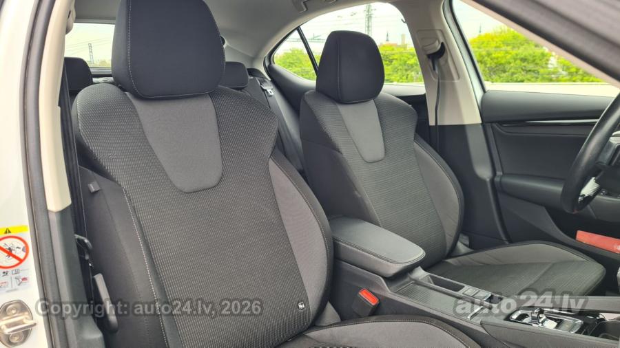 White Skoda Octavia 2021 in Tallinn, with an engine capacity of 1.00 L and mileage of 125 thousand km for 13990 €, photo 11 on AUTOMOTO.COM.LV