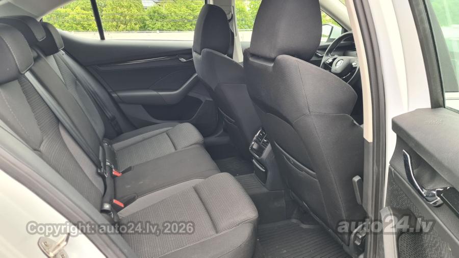 White Skoda Octavia 2021 in Tallinn, with an engine capacity of 1.00 L and mileage of 125 thousand km for 13990 €, photo 12 on AUTOMOTO.COM.LV