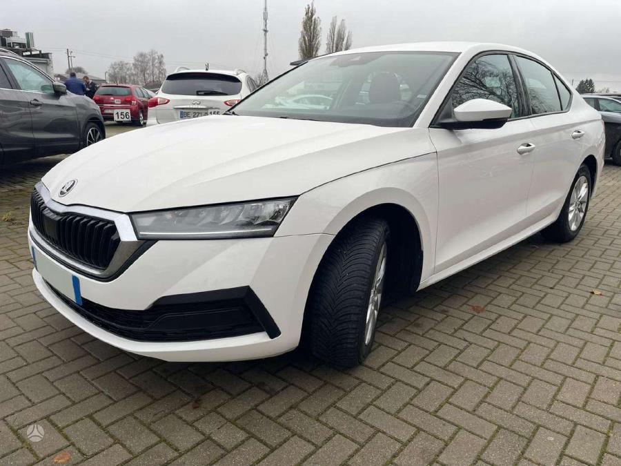 White Skoda Octavia 2022 in Taurage, with an engine capacity of 2.00 L and mileage of 211 thousand km for 12400 €, photo 1 on AUTOMOTO.COM.LV