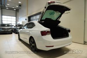 White Skoda Octavia 2022 in Tallinn, with an engine capacity of 1.00 L and mileage of 62 thousand km for 16900 €, photo 5 on AUTOMOTO.COM.LV