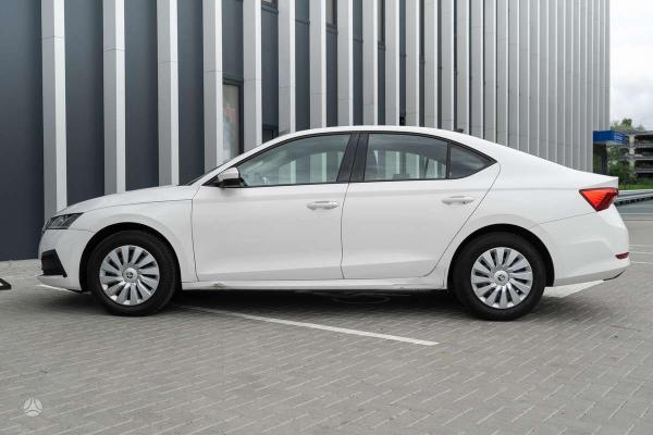 White Skoda Octavia 2022 in Vilnius, with an engine capacity of 1.97 L and mileage of 286 thousand km for 14450 €, photo 4 on AUTOMOTO.COM.LV