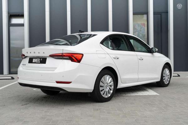 White Skoda Octavia 2022 in Vilnius, with an engine capacity of 1.97 L and mileage of 286 thousand km for 14450 €, photo 7 on AUTOMOTO.COM.LV