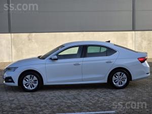 White Skoda Octavia 2023 in Riga, with an engine capacity of 1.00 L and mileage of 38 thousand km for 16990 €, photo 14 on AUTOMOTO.COM.LV