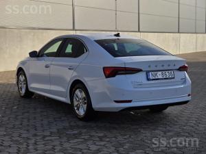 White Skoda Octavia 2023 in Riga, with an engine capacity of 1.00 L and mileage of 38 thousand km for 16990 €, photo 15 on AUTOMOTO.COM.LV