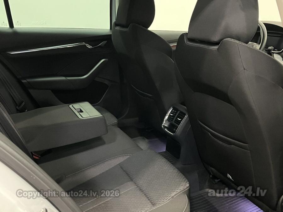Balts Skoda Octavia 2023 Tallina, ar dzinēja tilpumu 1.50 L un nobraukumu 72 tūkst. km par 21900 €, foto 4 vietnē AUTOMOTO.COM.LV